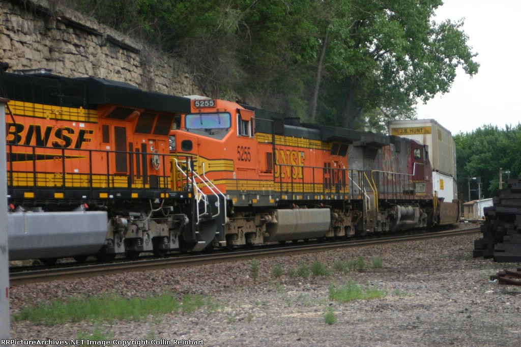 BNSF 5255